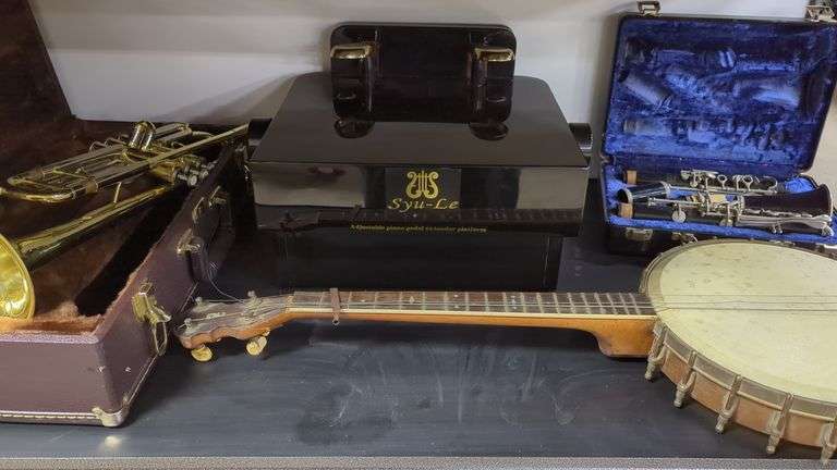 Lot Vintage / Antique Instruments, Trumpet, Banjo, Clarinet Etc ...