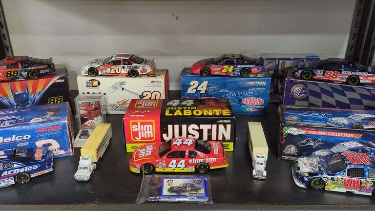 Collection of Die-Cast Nascar Collector Cars - Dixon's Auction at Crumpton