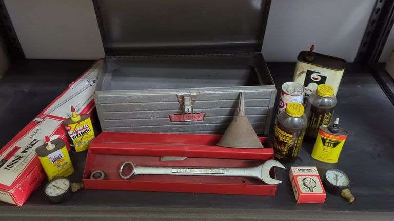 Lot Vintage Tool Box & Contents - Dixon's Auction at Crumpton