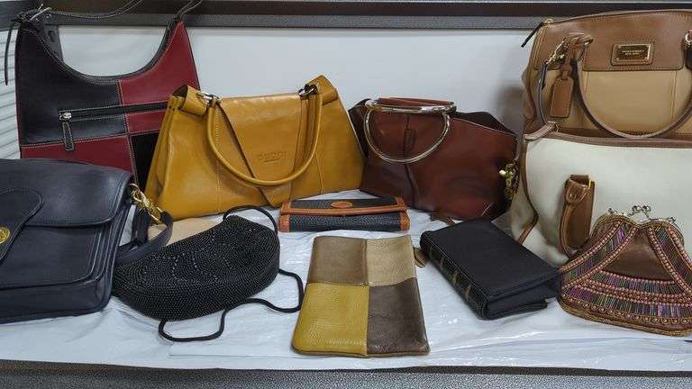 Lot of Ladies Hand Bags / Purses - Dixon's Auction at Crumpton