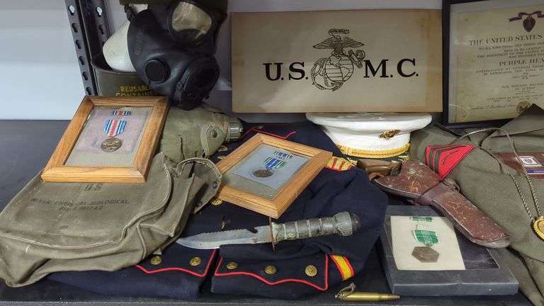 Lot Vintage Military Items, Survival Knife, Holster, Gas Mask Bag Etc ...