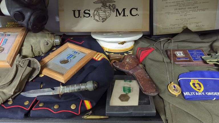 Lot Vintage Military Items, Survival Knife, Holster, Gas Mask Bag Etc ...