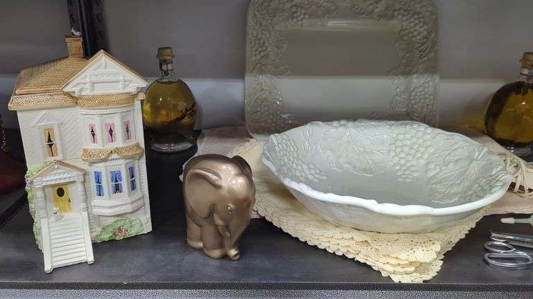 Lot Ceramic Bowl And Tray House Cookie Jar Decanters Etc Dixons Auction At Crumpton