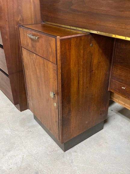 MCM Desk - Dixon's Auction at Crumpton