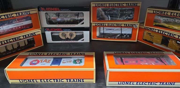 Lot Lionel Trains in Boxes - Dixon's Auction at Crumpton
