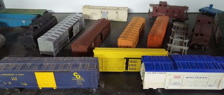 Lot of Vintage Train Set Cars, Lionel Etc. - Dixon's Auction at Crumpton