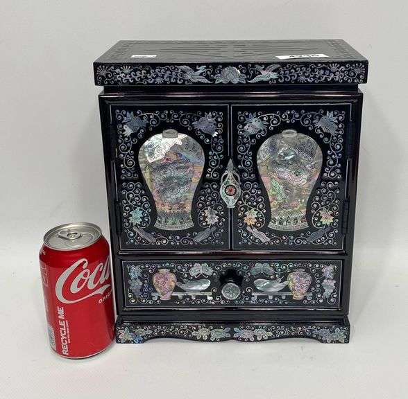 Chinese Abalone Inlaid Lacquered Jewelry Box - Dixon's Auction at Crumpton