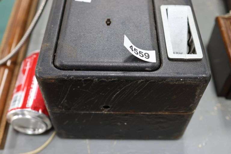 Vintage Gte Wall Pay Telephone - Dixon's Auction at Crumpton