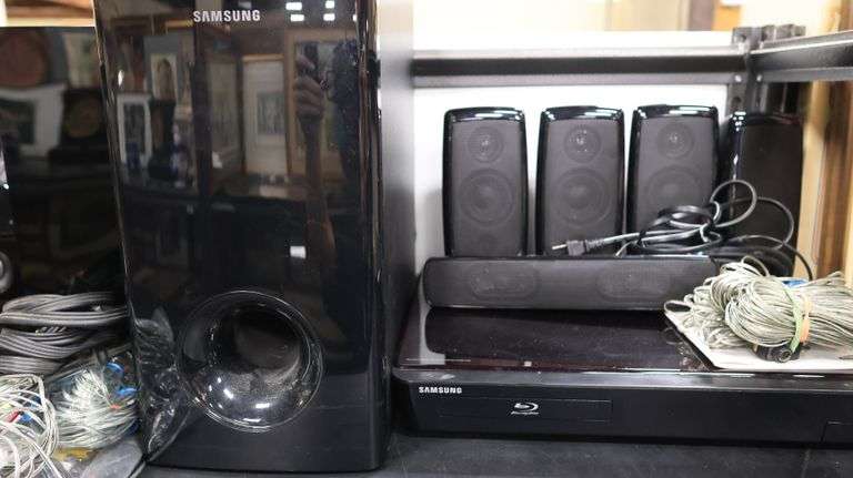 Samsung Blu Ray Players & Surround Sound Speakers - Dixon's Auction at ...