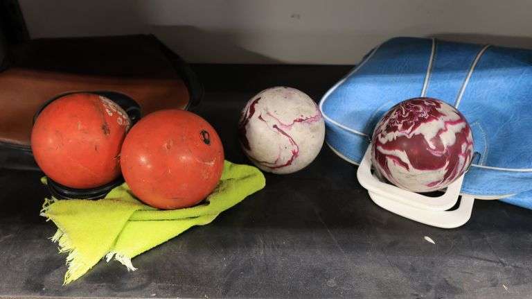Lot of Vintage Duck Pin Balls & Bags - Dixon's Auction at Crumpton