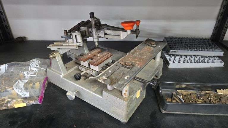 Lot Vintage Engraving Equipment - Dixon's Auction at Crumpton