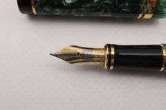 (4) Parker Duofold Green Marble Pen Set (Including 18k Nib Fountain ...