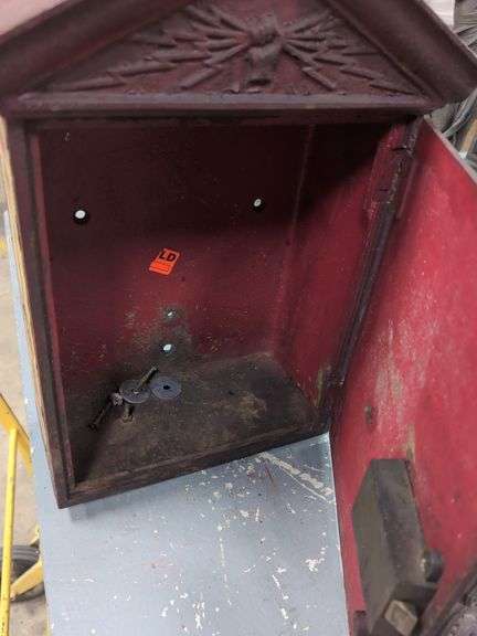 Vintage Gamewell Cast Iron Fire Call Box - Dixon's Auction at Crumpton