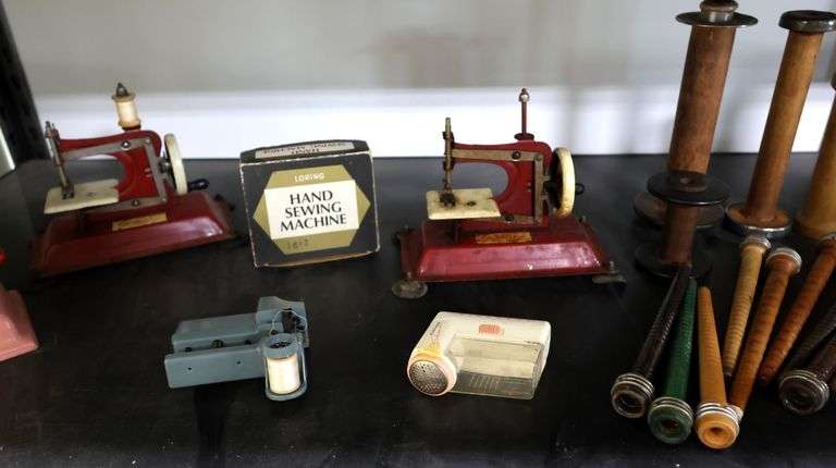 Lot Antique Spinning Shuttles, Toy & Mini Sewing Machines Etc. - Dixon ...