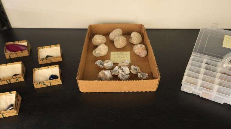 Collection of Geologic Specimens - Dixon's Auction at Crumpton