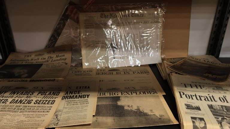 Lot of Historical Headline Newspapers - Dixon's Auction at Crumpton