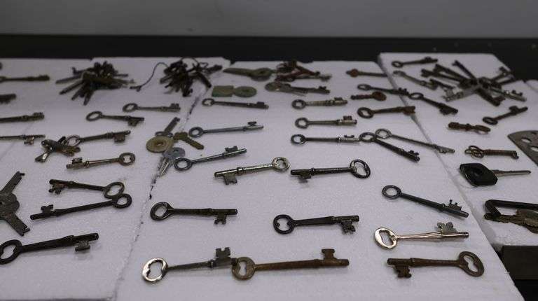 Collection of Skeleton Keys, Name Plate Etc. - Dixon's Auction at Crumpton