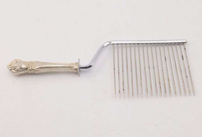 Sterling Silver Handled Cake Breaker - Dixon's Auction at Crumpton