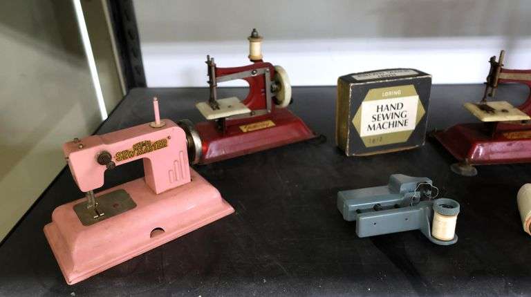 Lot Antique Spinning Shuttles, Toy & Mini Sewing Machines Etc. - Dixon ...