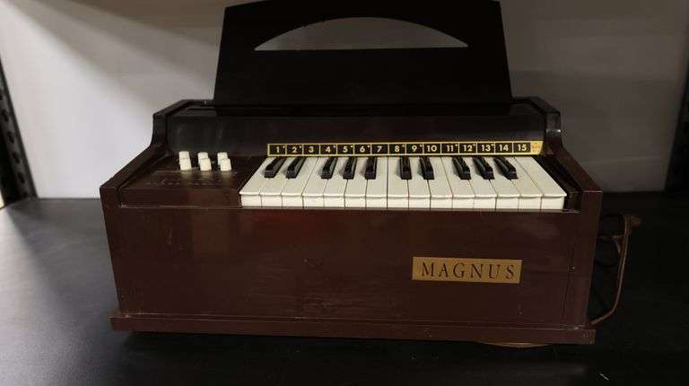 Vintage Magnus Electric Organ Piano (Untested) - Dixon's Auction at ...