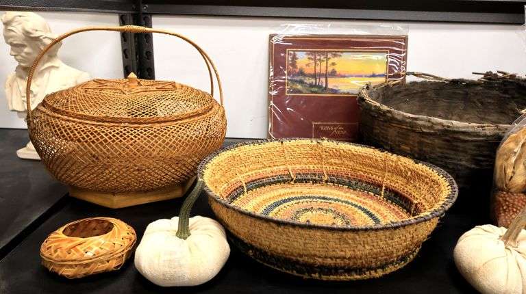 Lot of Fall Decor, Harvest Baskets, Pumpkins, Primitive Baskets Etc ...