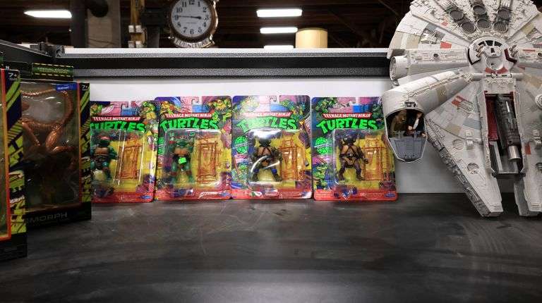 Lot of Nos Tmnt & Xenomorph Action Figures (Unopened) - Dixon's Auction ...