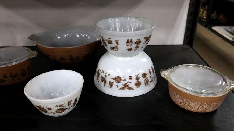 Lot of Vintage Style Pyrex Bowls - Dixon's Auction at Crumpton
