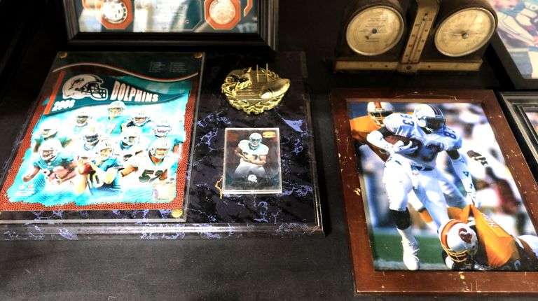 Lot of Framed Football Photos & Cards (Some Signed) - Dixon's Auction ...