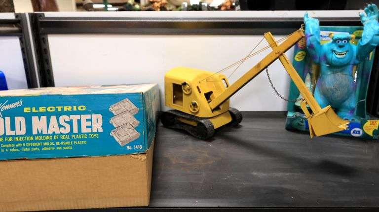 Vintage Electric Mold Master Toy in Box, Steam Shovel & Sulley Action ...