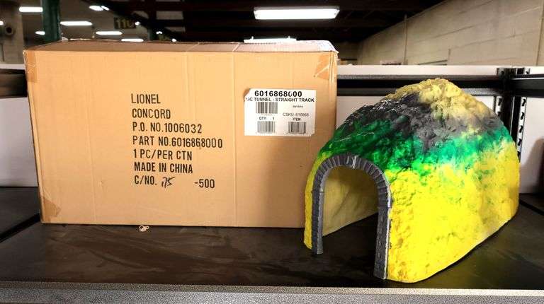 Lionel Concord Train Set Tunnel & Box - Dixon's Auction at Crumpton