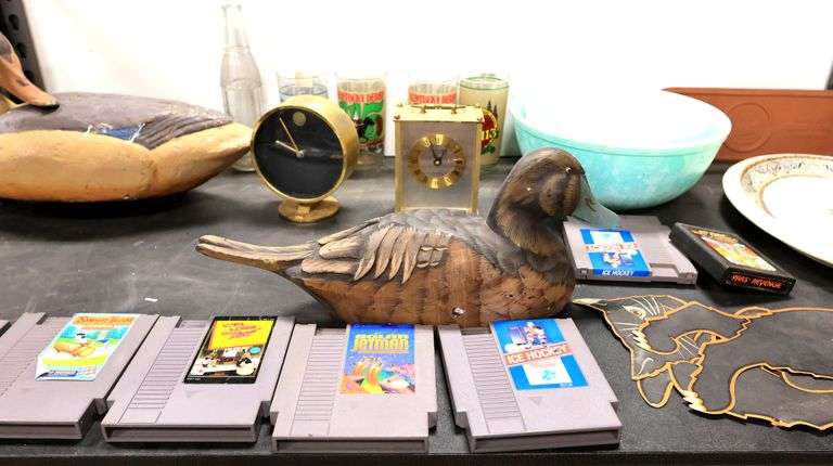 Lot of Vintage Nes Games, Derby Glasses, Duck Decoys, Pyrex Bowls Etc ...