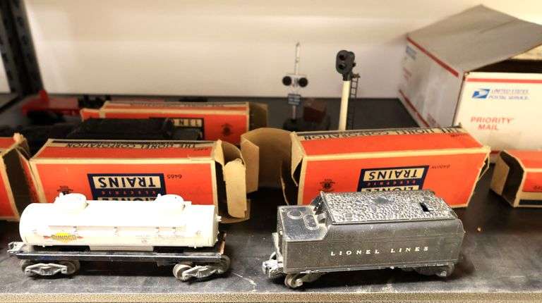 Lot of Vintage Lionel Train Cars & Boxes - Dixon's Auction at Crumpton