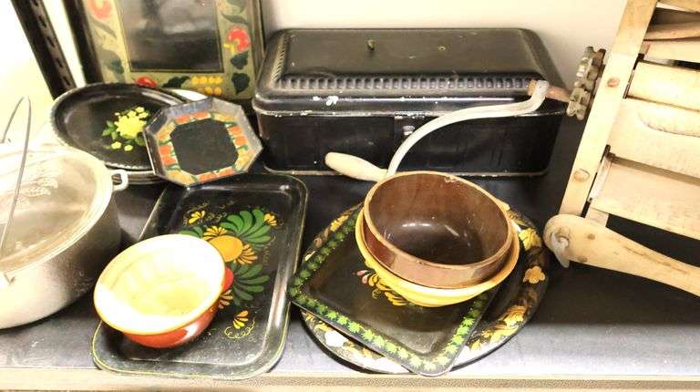 Lot Vintage Guardian Ware Pot, Toleware Trays, Clothes Wringer Etc ...