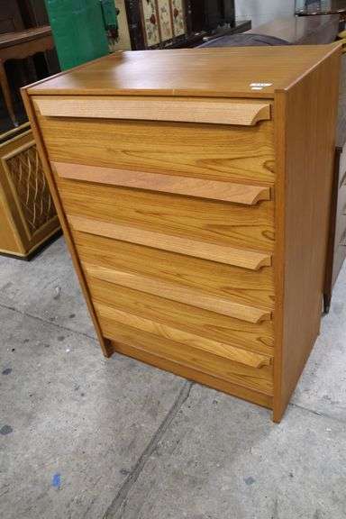 MCM Chest - Dixon's Auction at Crumpton