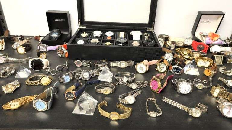 Collection of Wrist Watches, Case Etc. - Dixon's Auction at Crumpton