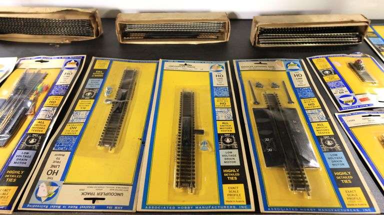 Lot of AHM HO Scale Train Track and Parts - Dixon's Auction at Crumpton