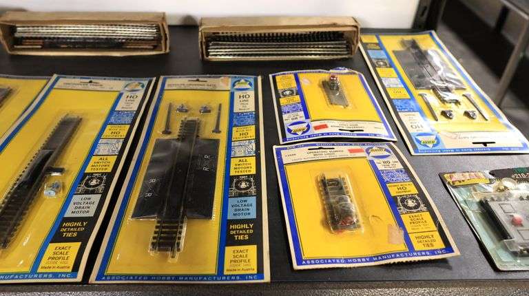 Lot of AHM HO Scale Train Track and Parts - Dixon's Auction at Crumpton
