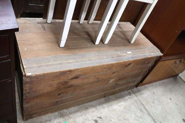 Vintage Rustic Pine Trunk - Dixon's Auction at Crumpton