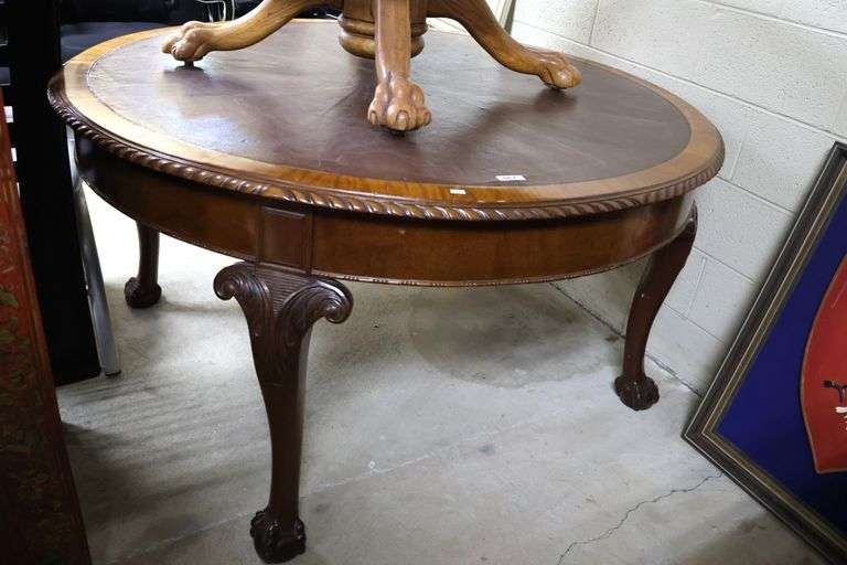 Chippendale Style Mahogany Round Dining Table - Dixon's Auction at Crumpton