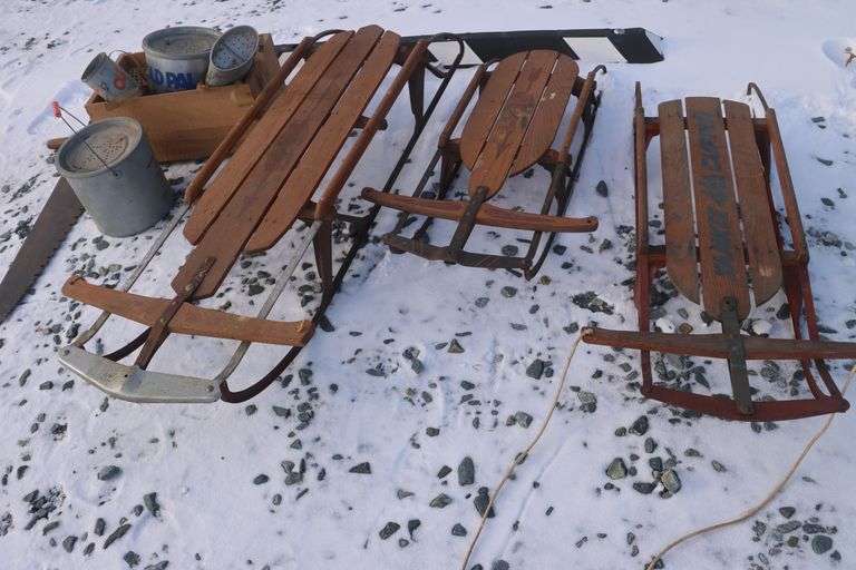 *NO STORAGE* Lot of Vintage Sleds - Dixon's Auction at Crumpton