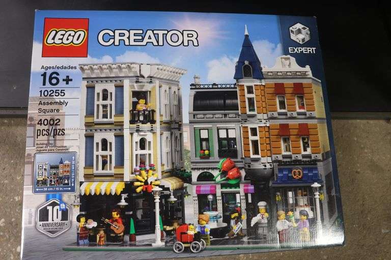 New (Guaranteed): Lego #10255 Assembly Square - Dixon's Auction at Crumpton