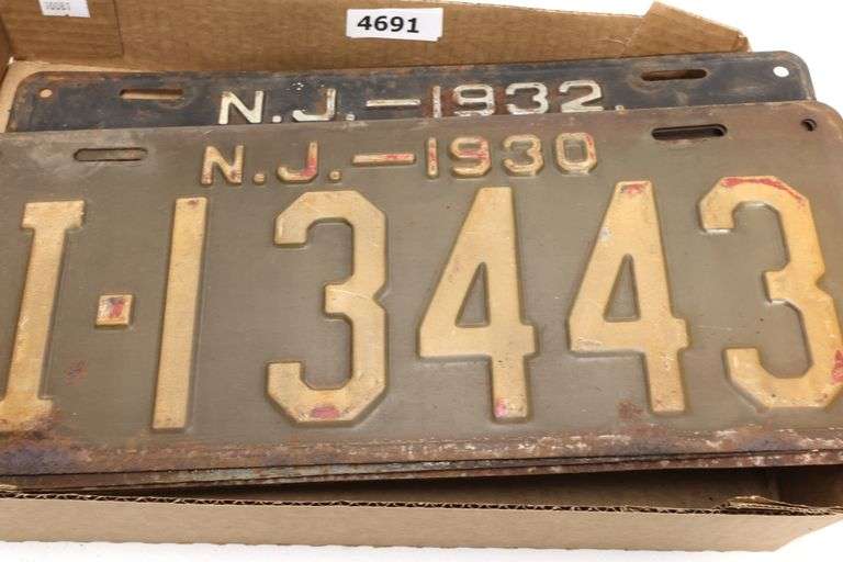 8 Vintage New Jersey License Plates - Dixon's Auction at Crumpton