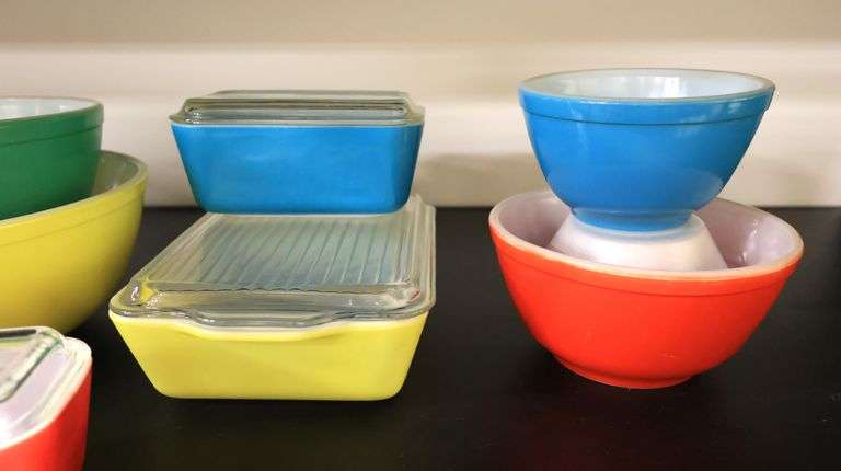 Lot Vintage Pyrex Bowls - Dixon's Auction at Crumpton