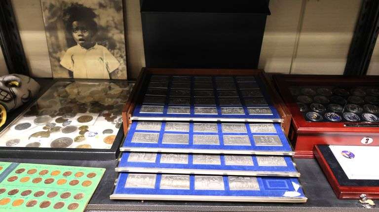 Obama Commemorative Coin Set, Bicentennial Pewter Ingot Set, Tokens ...