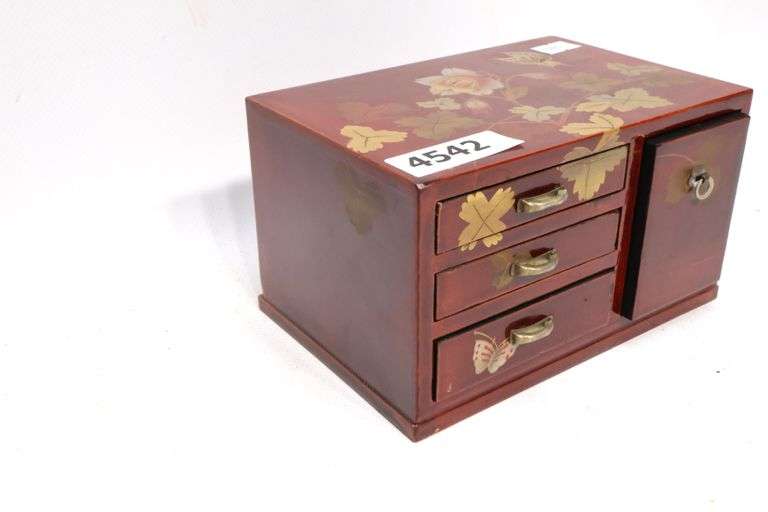 Vintage Occupied Japan Lacquered Box - Dixon's Auction at Crumpton
