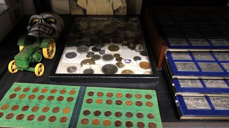 Obama Commemorative Coin Set, Bicentennial Pewter Ingot Set, Tokens ...