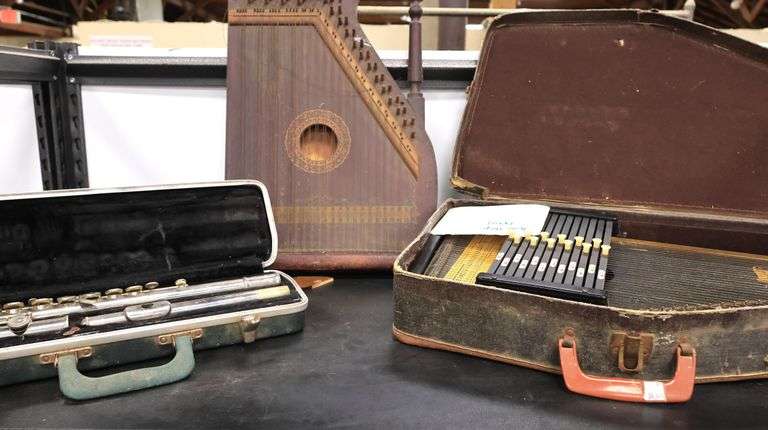 Lot Vintage Instruments, Auto Harps & Clarinet - Dixon's Auction at ...