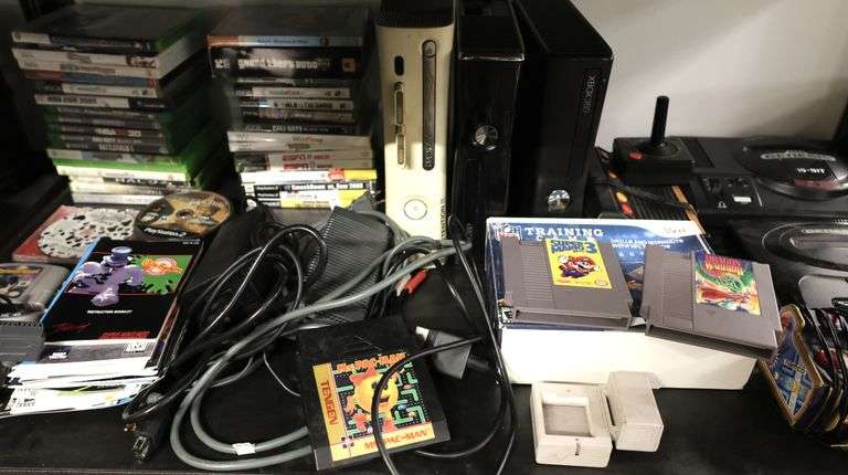 Video Game Lot, Sega Genesis & Xbox Consoles, Nes & Wii Games Etc ...