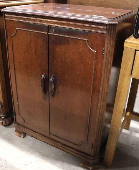 Depression Era Mahogany Bar, Wear - Dixon's Auction at Crumpton