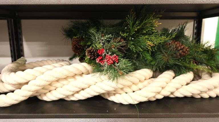 Lot of Christmas Garland & Nautical Rope - Dixon's Auction at Crumpton